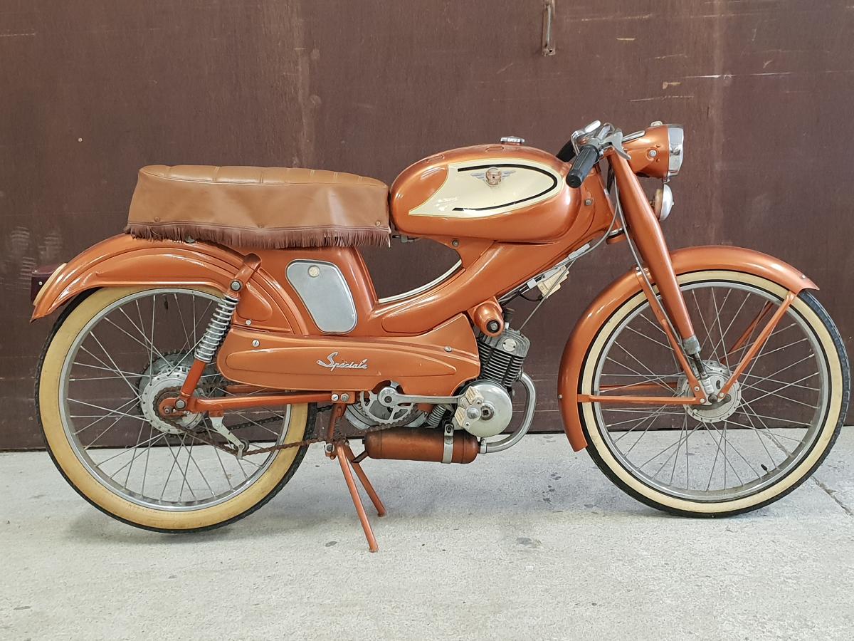 VENTE DE MOTOS, CYCLOMOTEURS ET BICYCLETTES