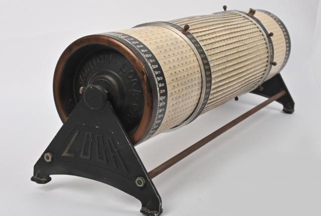 Loga Calculator Machine à calculer, marquée Zurich, modèle à cylindre ...