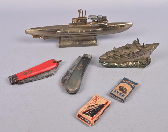 Marine : deux canifs Pradel avec ancre de marine, deux boîtes de lames ...