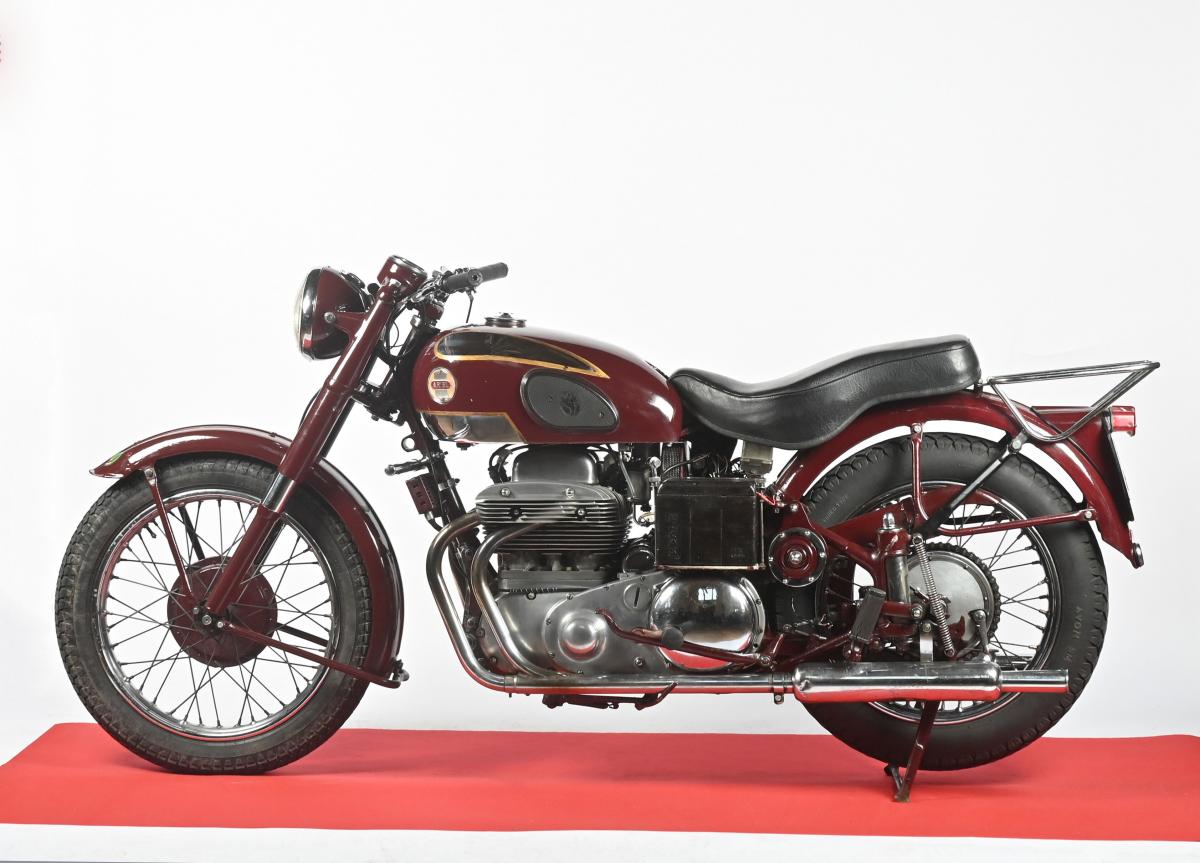 MOTOS ET VEHICULES DE COLLECTION