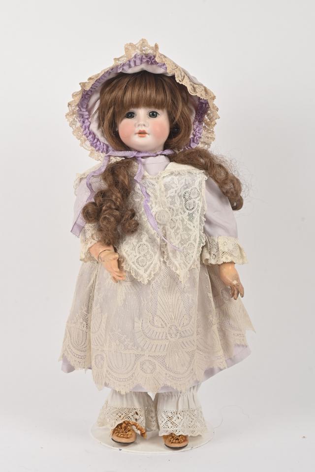 Poupée allemande tête porcelaine marquée en creux "4", bouche ouverte ...