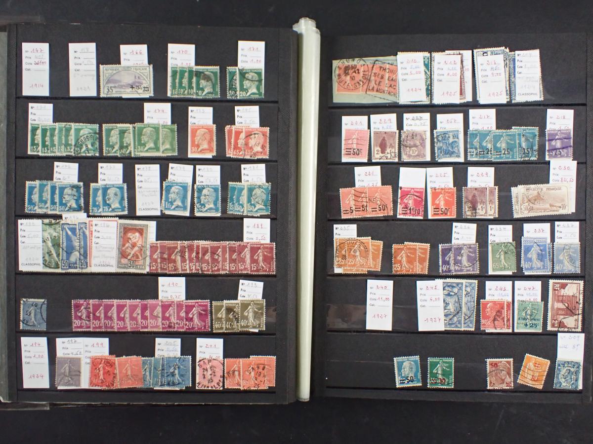 PHILATELIE - TIMBRES - HISTOIRE POSTALE - CARTES POSTALES & VIEUX PAPIERS